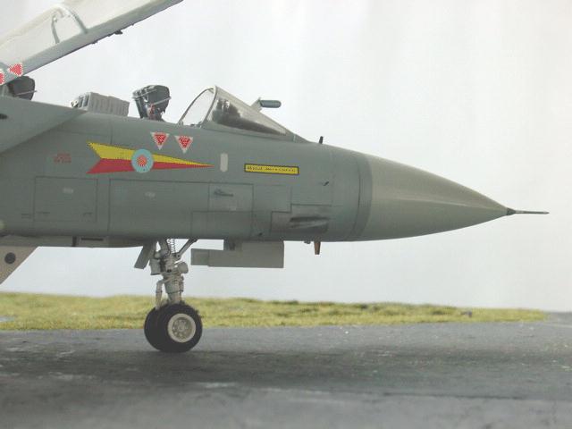 tornado plastic scale model 1/32
